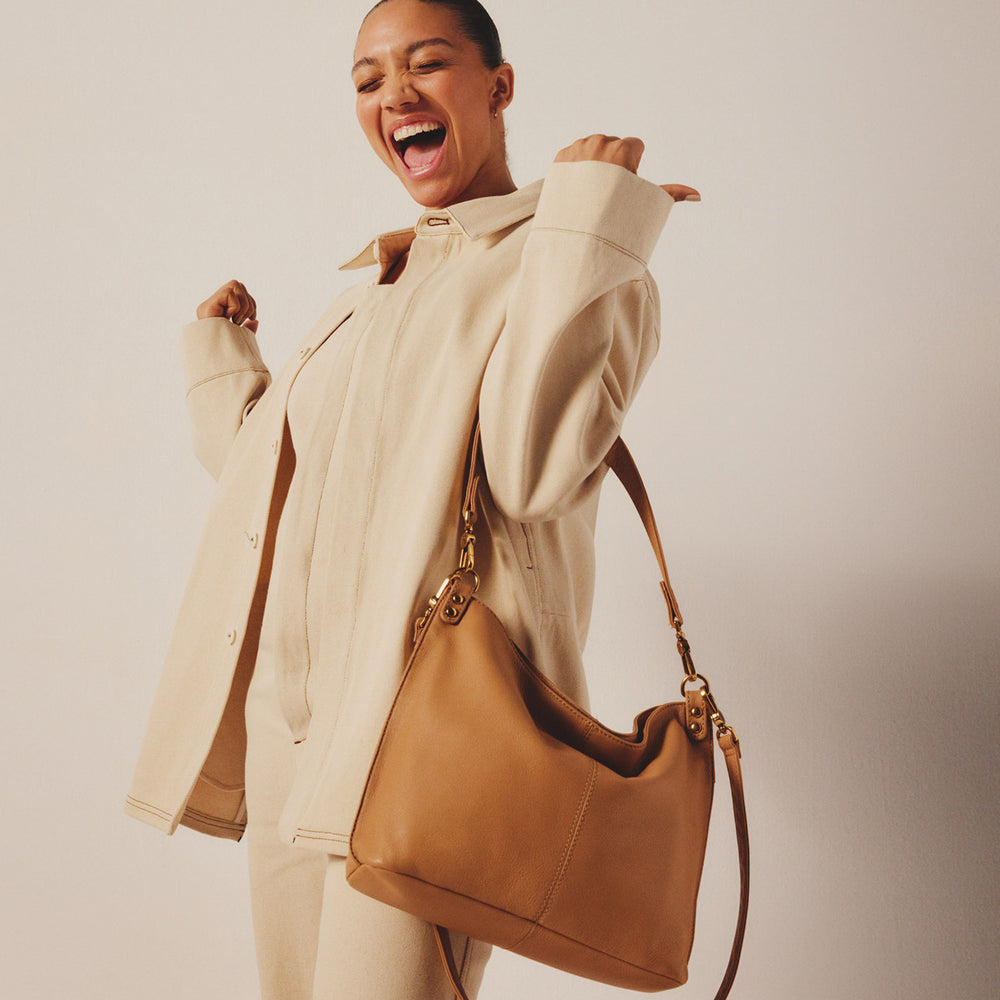 Pier Shoulder Bag In Pebbled Leather - Sandstorm – HOBO