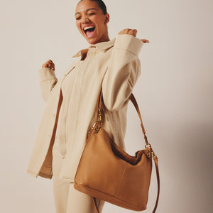 Pier Shoulder Bag In Pebbled Leather - Sandstorm – HOBO